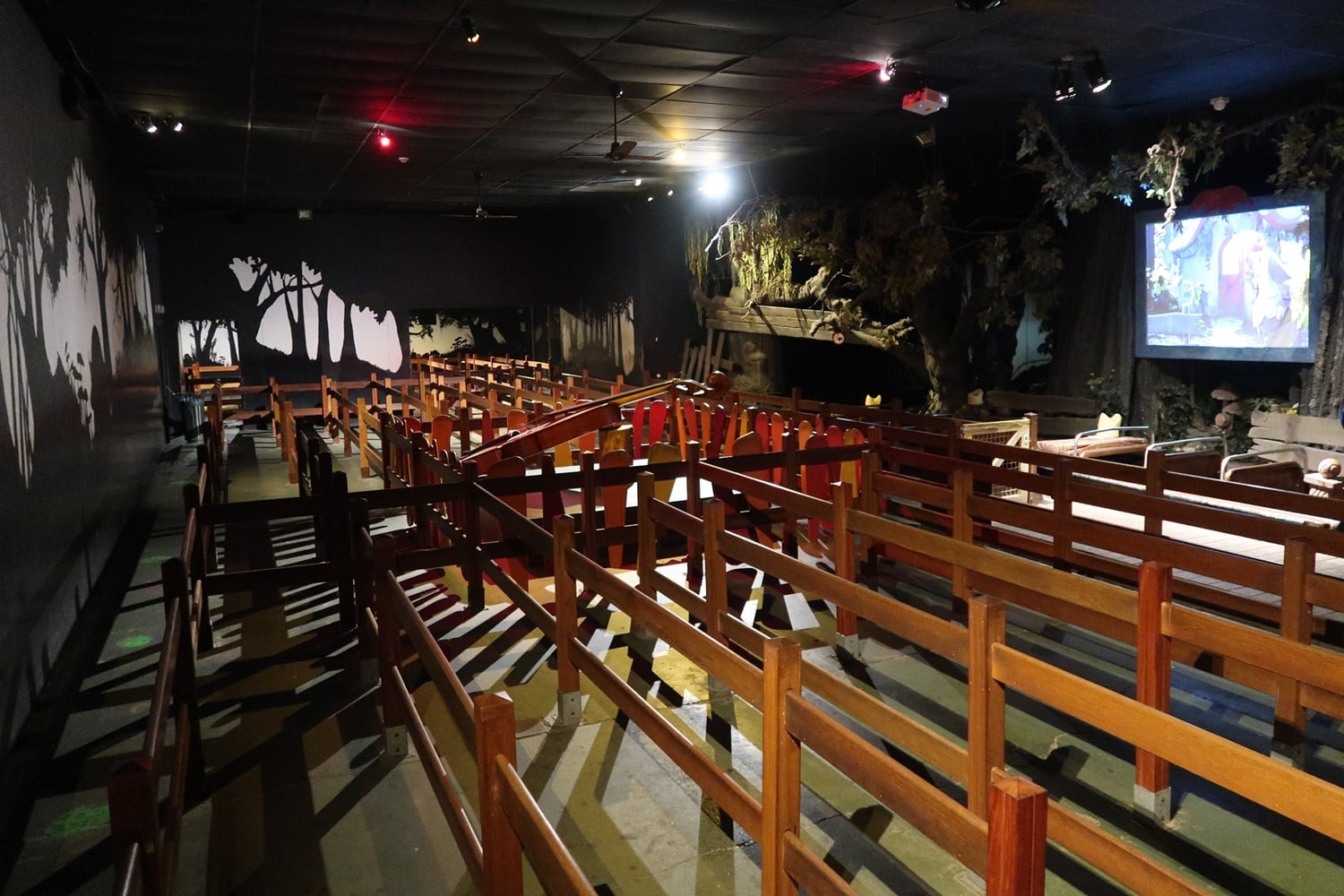 Bos van Plop - DRdb - Dark Ride Database