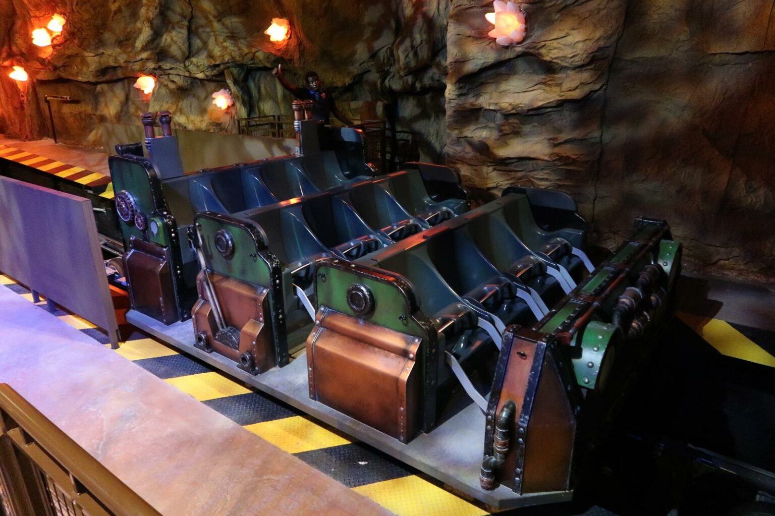 PortAventura opens new Uncharted dark roller coaster to the public ...
