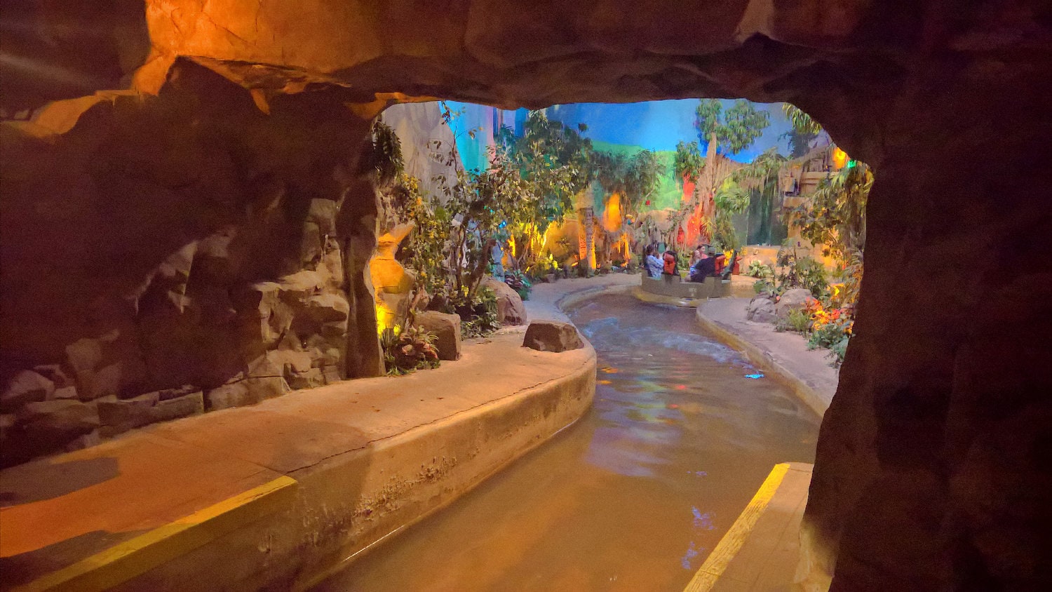 Rainforest River Adventure Ride - Rainforest Cafe Galveston