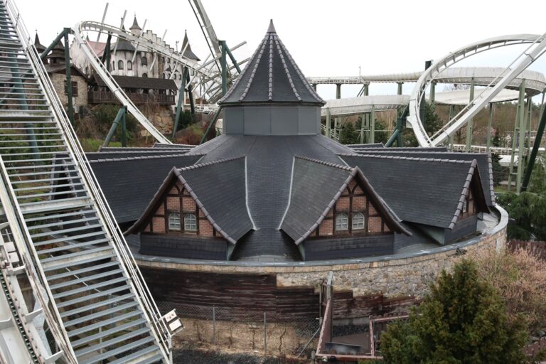 Report: Taking the catacombs tour at Dämonen Gruft, Heide Park's new ...